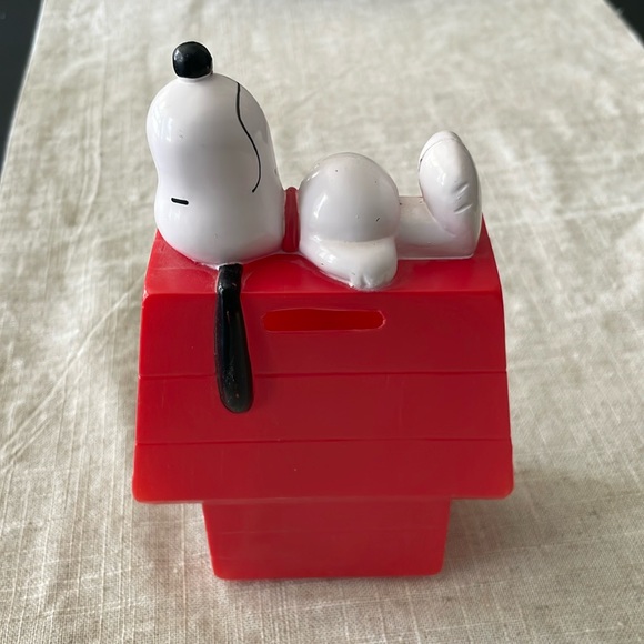 Other | Vintage Snoopy On Red Dog House Money Bank Rare | Poshmark